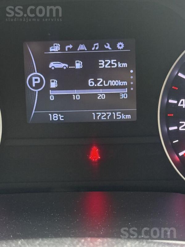 Red Kia Sportage 2018 in Riga, with an engine capacity of 1.70 L and mileage of 173 thousand km for 9800 €, photo 3 on AUTOMOTO.COM.LV