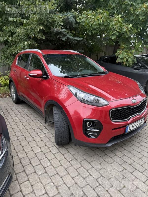 Red Kia Sportage 2018 in Riga, with an engine capacity of 1.70 L and mileage of 173 thousand km for 9800 €, photo 6 on AUTOMOTO.COM.LV