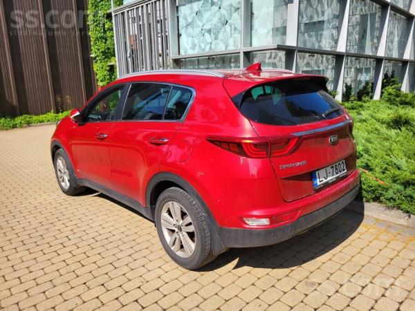 Red Kia Sportage 2018 in Riga, with an engine capacity of 2.00 L and mileage of 133 thousand km for 13500 €, photo 5 on AUTOMOTO.COM.LV