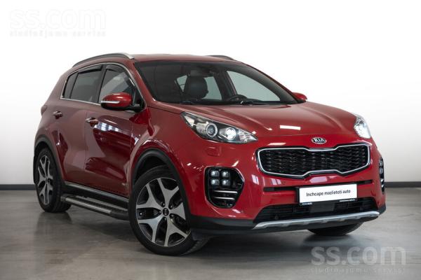 Red Kia Sportage 2018 in Riga, with an engine capacity of 2.00 L and mileage of 155 thousand km for 12990 €, photo 3 on AUTOMOTO.COM.LV