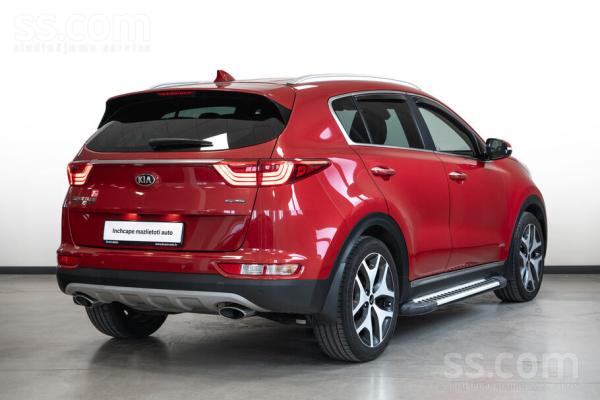 Red Kia Sportage 2018 in Riga, with an engine capacity of 2.00 L and mileage of 155 thousand km for 12990 €, photo 5 on AUTOMOTO.COM.LV