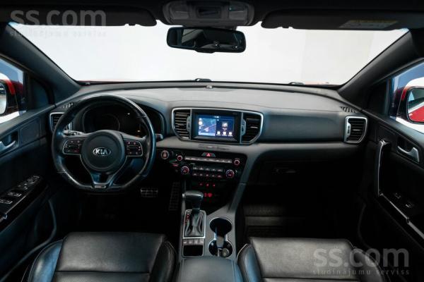 Red Kia Sportage 2018 in Riga, with an engine capacity of 2.00 L and mileage of 155 thousand km for 12990 €, photo 6 on AUTOMOTO.COM.LV