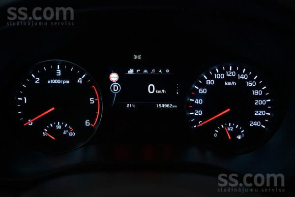 Red Kia Sportage 2018 in Riga, with an engine capacity of 2.00 L and mileage of 155 thousand km for 12990 €, photo 7 on AUTOMOTO.COM.LV
