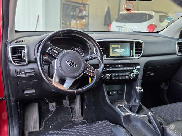 Красный Киа Sportage 2019 в Таураге, объемом двигателя 1.60 л и пробегом 114 тыс. км за 13500 €, фото 5 на AUTOMOTO.COM.LV