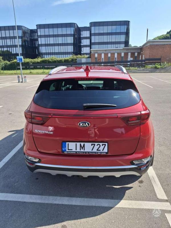 Red Kia Sportage 2020 in Kaunas, with an engine capacity of 1.60 L and mileage of 160 thousand km for 15000 €, photo 5 on AUTOMOTO.COM.LV
