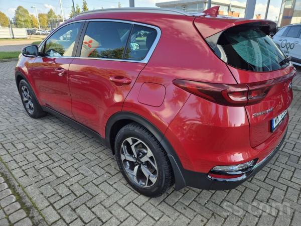 Red Kia Sportage 2020 in Liepaja, with an engine capacity of 1.60 L and mileage of 81 thousand km for 15850 €, photo 6 on AUTOMOTO.COM.LV