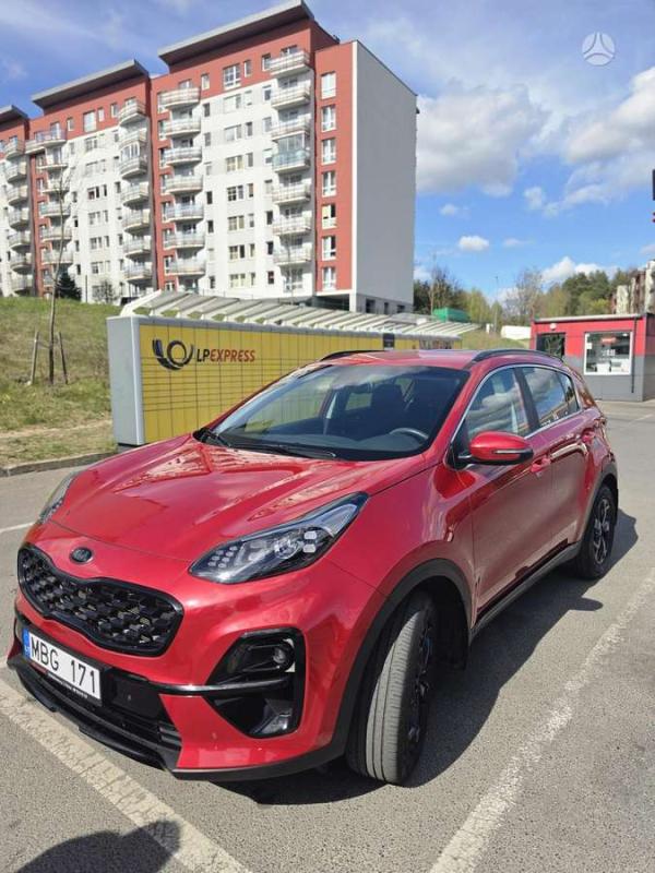 Красный Киа Sportage 2021 в Вильнюс, объемом двигателя 1.59 л и пробегом 42 тыс. км за 16000 €, фото 1 на AUTOMOTO.COM.LV