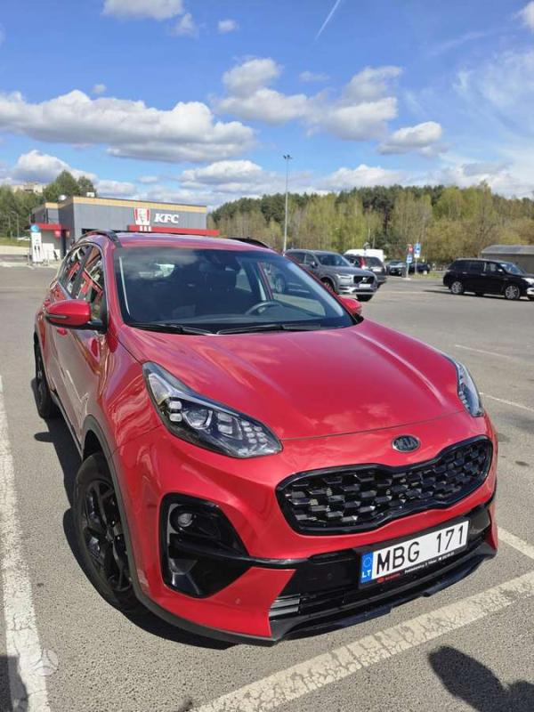 Красный Киа Sportage 2021 в Вильнюс, объемом двигателя 1.59 л и пробегом 42 тыс. км за 16000 €, фото 2 на AUTOMOTO.COM.LV