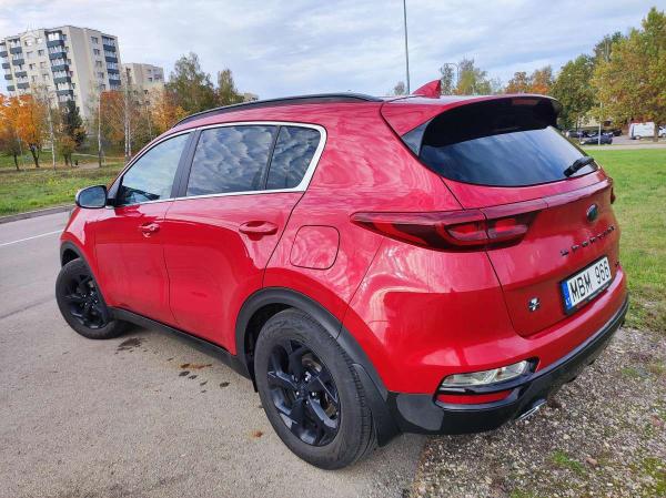 Red Kia Sportage 2021 in Elektrenai, with an engine capacity of 1.60 L and mileage of 80 thousand km for 17500 €, photo 2 on AUTOMOTO.COM.LV