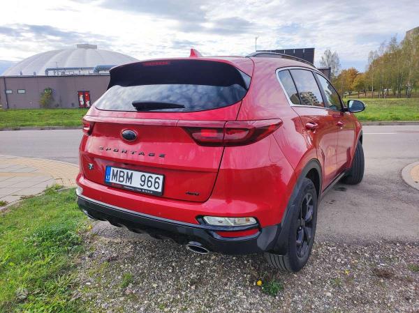 Red Kia Sportage 2021 in Elektrenai, with an engine capacity of 1.60 L and mileage of 80 thousand km for 17500 €, photo 4 on AUTOMOTO.COM.LV