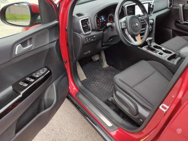 Red Kia Sportage 2021 in Elektrenai, with an engine capacity of 1.60 L and mileage of 80 thousand km for 17500 €, photo 5 on AUTOMOTO.COM.LV
