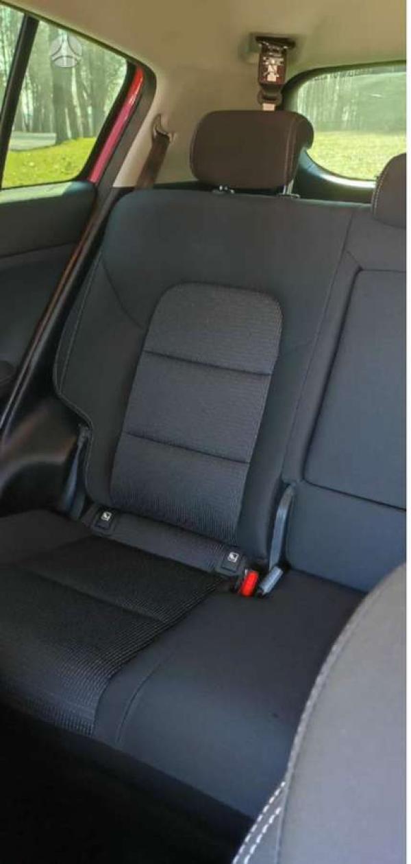 Red Kia Sportage 2021 in Elektrenai, with an engine capacity of 1.60 L and mileage of 80 thousand km for 17500 €, photo 7 on AUTOMOTO.COM.LV
