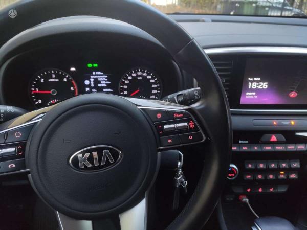 Red Kia Sportage 2021 in Elektrenai, with an engine capacity of 1.60 L and mileage of 80 thousand km for 17500 €, photo 9 on AUTOMOTO.COM.LV