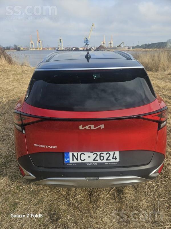 Red Kia Sportage 2022 in Riga, with an engine capacity of 1.60 L and mileage of 72 thousand km for 22500 €, photo 4 on AUTOMOTO.COM.LV