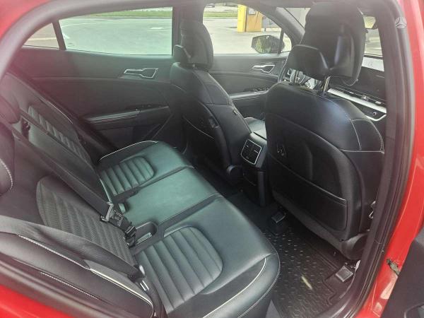 Red Kia Sportage 2022 in Kaunas, with an engine capacity of 1.60 L and mileage of 65 thousand km for 26000 €, photo 1 on AUTOMOTO.COM.LV