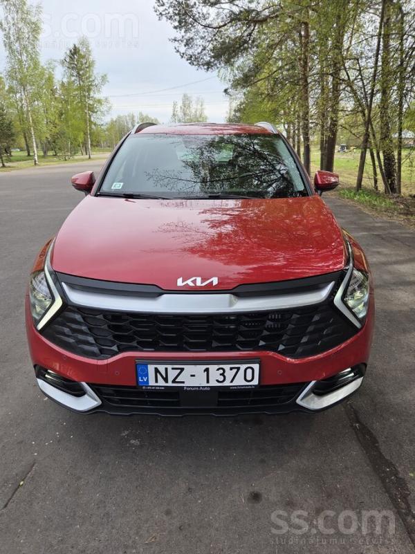 Red Kia Sportage 2024 in Jurmala, with an engine capacity of 1.60 L and mileage of 32 thousand km for 26000 €, photo 1 on AUTOMOTO.COM.LV