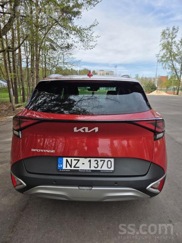 Red Kia Sportage 2024 in Jurmala, with an engine capacity of 1.60 L and mileage of 32 thousand km for 26000 €, photo 3 on AUTOMOTO.COM.LV