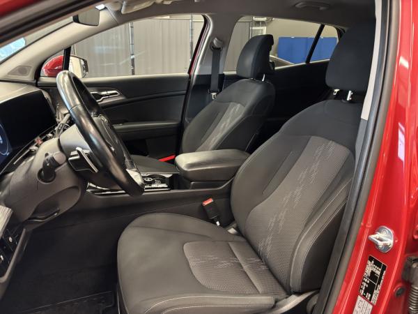 Sarkans Kia Sportage 2024 Rīga, ar dzinēja tilpumu 1.60 L un nobraukumu 35 tūkst. km par 2390000 €, foto 8 vietnē AUTOMOTO.COM.LV