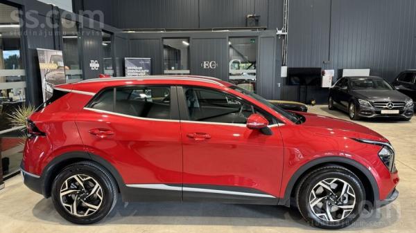 Red Kia Sportage 2024 in Riga, with an engine capacity of 1.60 L and mileage of 39 thousand km for 25990 €, photo 3 on AUTOMOTO.COM.LV