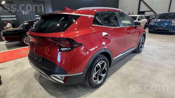 Red Kia Sportage 2024 in Riga, with an engine capacity of 1.60 L and mileage of 39 thousand km for 25990 €, photo 4 on AUTOMOTO.COM.LV