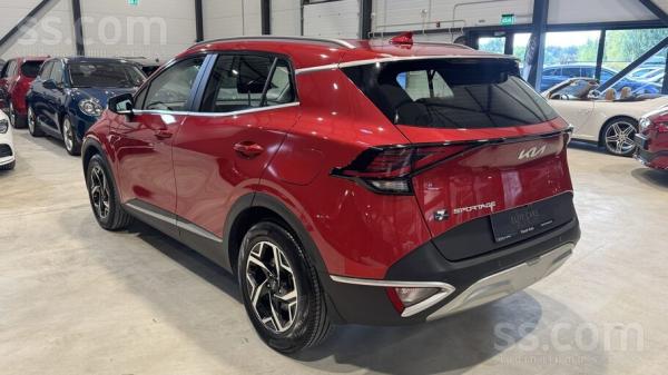 Red Kia Sportage 2024 in Riga, with an engine capacity of 1.60 L and mileage of 39 thousand km for 25990 €, photo 5 on AUTOMOTO.COM.LV