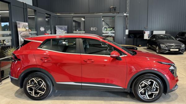 Red Kia Sportage 2024 in Riga, with an engine capacity of 1.60 L and mileage of 39 thousand km for 25990 €, photo 3 on AUTOMOTO.COM.LV