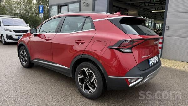 Red Kia Sportage 2025 in Riga, with an engine capacity of 1.60 L and mileage of 33 thousand km for 24900 €, photo 4 on AUTOMOTO.COM.LV