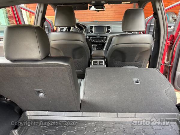 Red Kia Sportage 2017 in Tallinn, with an engine capacity of 1.60 L and mileage of 130 thousand km for 13900 €, photo 6 on AUTOMOTO.COM.LV
