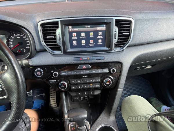 Red Kia Sportage 2017 in Tallinn, with an engine capacity of 1.60 L and mileage of 130 thousand km for 13900 €, photo 8 on AUTOMOTO.COM.LV