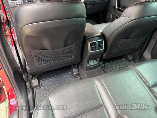 Red Kia Sportage 2017 in Tallinn, with an engine capacity of 1.60 L and mileage of 130 thousand km for 13900 €, photo 10 on AUTOMOTO.COM.LV