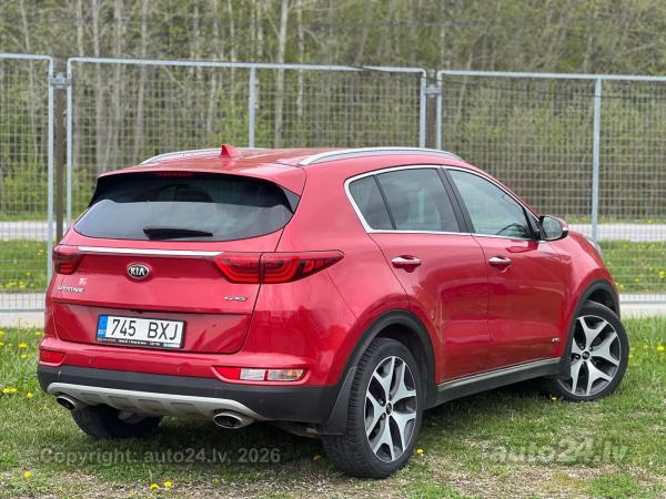 Red Kia Sportage 2018 in Tallinn, with an engine capacity of 2.00 L and mileage of 102 thousand km for 13699 €, photo 4 on AUTOMOTO.COM.LV