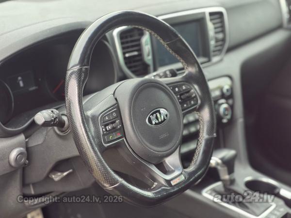 Red Kia Sportage 2018 in Tallinn, with an engine capacity of 2.00 L and mileage of 102 thousand km for 13699 €, photo 6 on AUTOMOTO.COM.LV