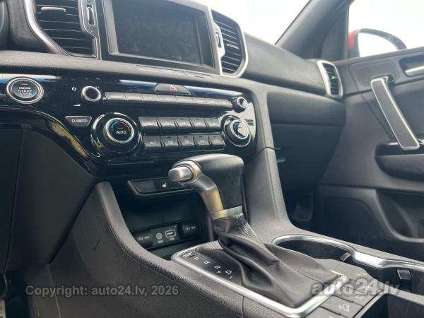Red Kia Sportage 2018 in Tallinn, with an engine capacity of 2.00 L and mileage of 102 thousand km for 13699 €, photo 8 on AUTOMOTO.COM.LV