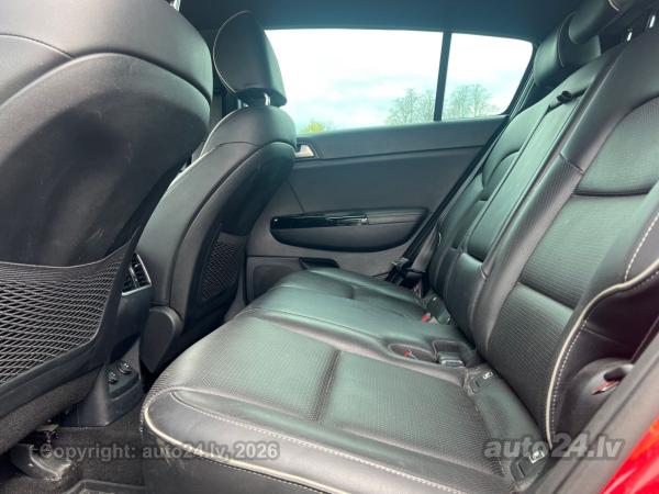Red Kia Sportage 2018 in Tallinn, with an engine capacity of 2.00 L and mileage of 102 thousand km for 13699 €, photo 9 on AUTOMOTO.COM.LV