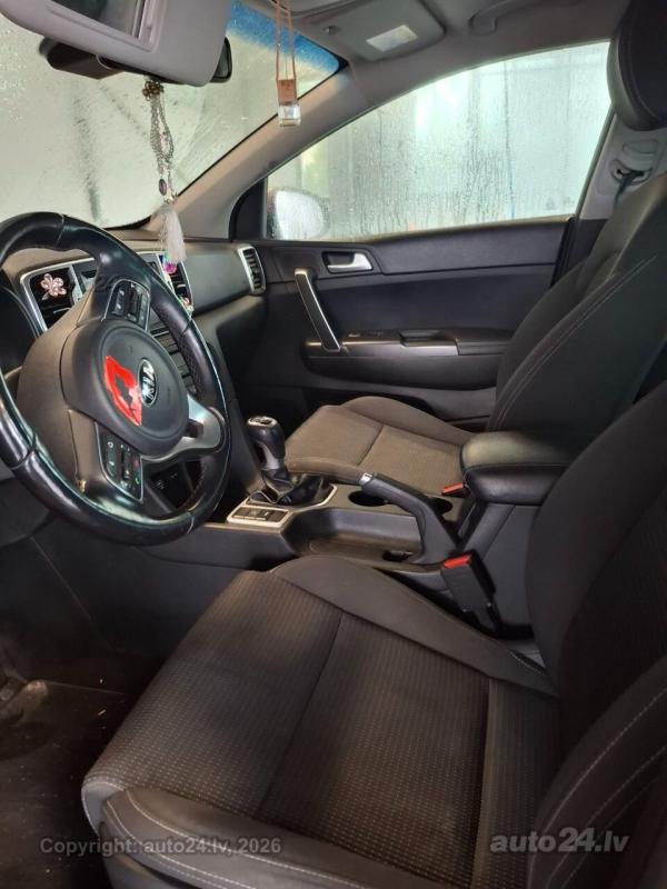 Красный Киа Sportage 2018 в Таллин, объемом двигателя 1.70 л и пробегом 23 тыс. км за 11900 €, фото 5 на AUTOMOTO.COM.LV