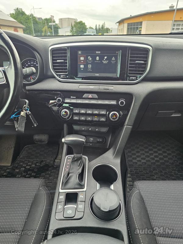 Red Kia Sportage 2020 in Paide, with an engine capacity of 1.60 L and mileage of 109 thousand km for 15000 €, photo 10 on AUTOMOTO.COM.LV