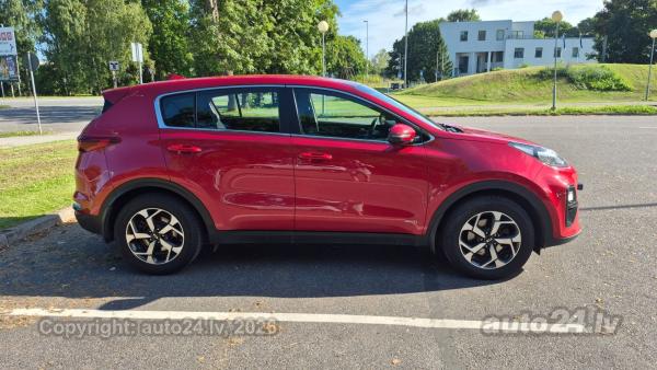 Red Kia Sportage 2020 in Johvi, with an engine capacity of 1.60 L and mileage of 148 thousand km for 16430 €, photo 4 on AUTOMOTO.COM.LV