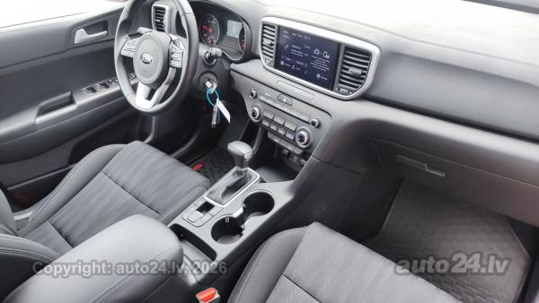 Red Kia Sportage 2021 in Tartu, with an engine capacity of 1.60 L and mileage of 75 thousand km for 16990 €, photo 9 on AUTOMOTO.COM.LV