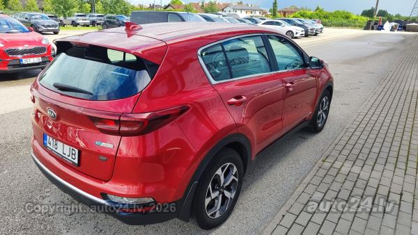 Red Kia Sportage 2021 in Tartu, with an engine capacity of 1.60 L and mileage of 78 thousand km for 16990 €, photo 4 on AUTOMOTO.COM.LV