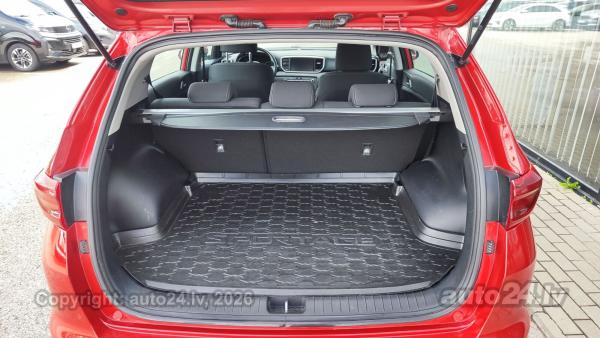 Red Kia Sportage 2021 in Tartu, with an engine capacity of 1.60 L and mileage of 78 thousand km for 16990 €, photo 5 on AUTOMOTO.COM.LV