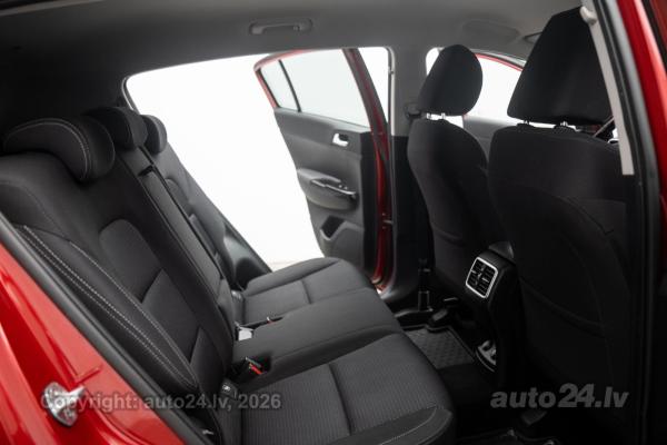 Red Kia Sportage 2022 in Tallinn, with an engine capacity of 1.60 L and mileage of 89 thousand km for 16499 €, photo 11 on AUTOMOTO.COM.LV