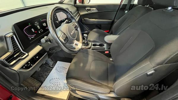 Red Kia Sportage 2023 in Narva, with an engine capacity of 1.60 L and mileage of 33 thousand km for 20990 €, photo 6 on AUTOMOTO.COM.LV