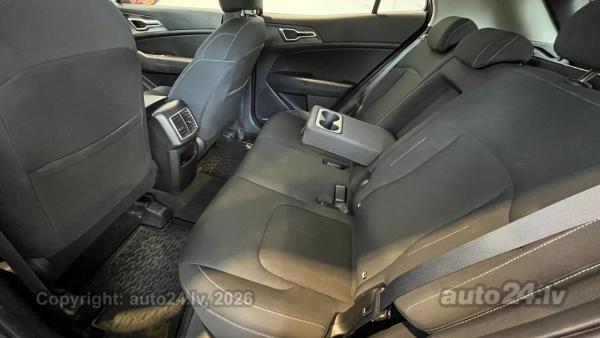 Red Kia Sportage 2023 in Narva, with an engine capacity of 1.60 L and mileage of 33 thousand km for 20990 €, photo 8 on AUTOMOTO.COM.LV