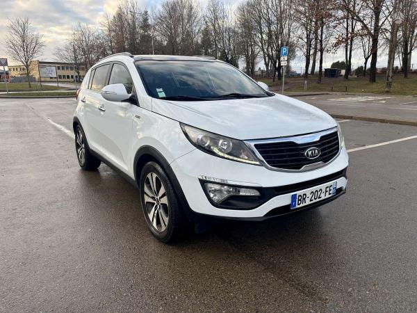 White Kia Sportage 2011 in Taurage, with an engine capacity of 2.00 L and mileage of 245 thousand km for 5900 €, photo 3 on AUTOMOTO.COM.LV
