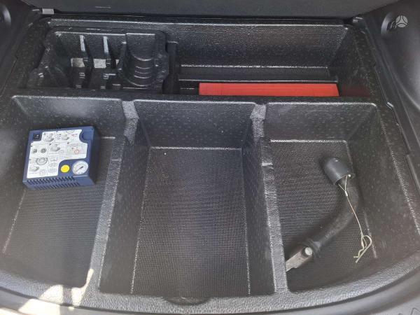 White Kia Sportage 2011 in Plunge, with an engine capacity of 1.99 L and mileage of 233 thousand km for 5300 €, photo 8 on AUTOMOTO.COM.LV