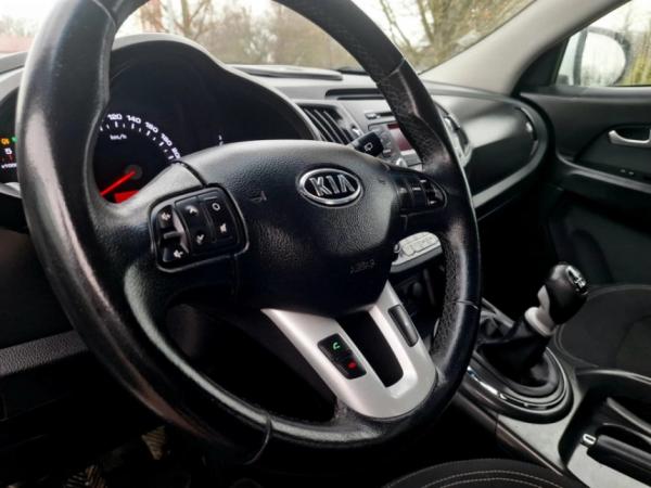 Белый Киа Sportage 2011 в Рига, объемом двигателя 1.70 л и пробегом 204 тыс. км за 6999 €, фото 2 на AUTOMOTO.COM.LV