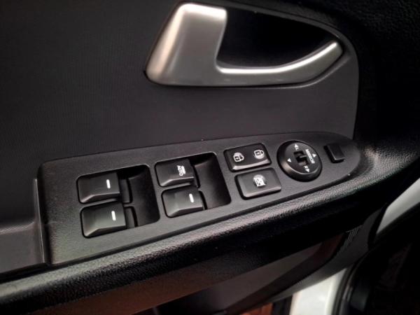 Белый Киа Sportage 2011 в Рига, объемом двигателя 1.70 л и пробегом 204 тыс. км за 6999 €, фото 3 на AUTOMOTO.COM.LV