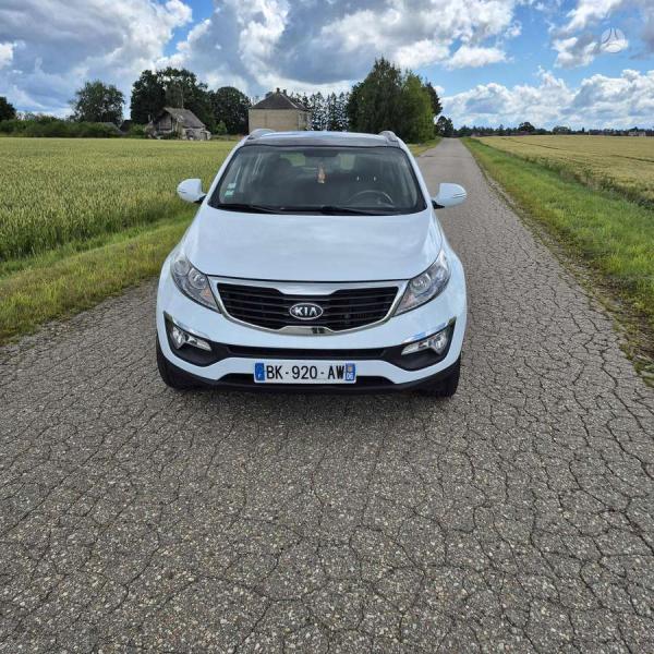 White Kia Sportage 2011 in Radviliskis, with an engine capacity of 1.69 L and mileage of 238 thousand km for 6500 €, photo 2 on AUTOMOTO.COM.LV
