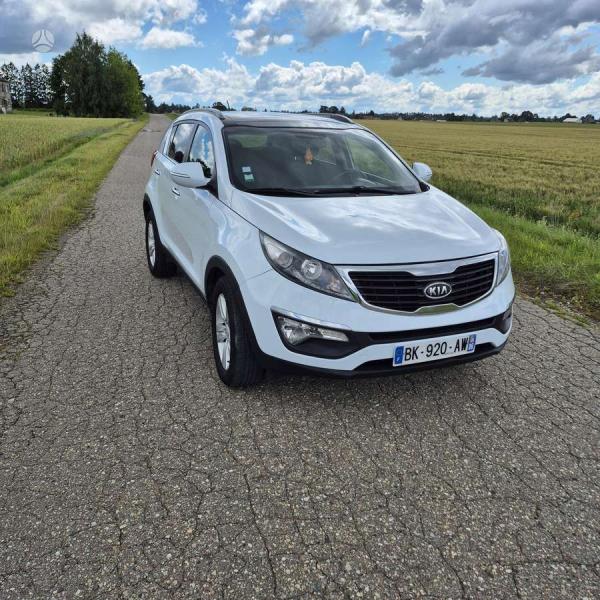 White Kia Sportage 2011 in Radviliskis, with an engine capacity of 1.69 L and mileage of 238 thousand km for 6500 €, photo 3 on AUTOMOTO.COM.LV