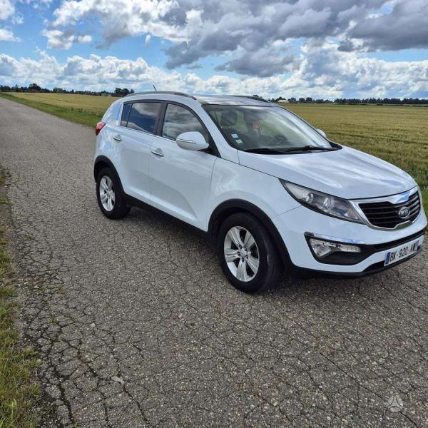 White Kia Sportage 2011 in Radviliskis, with an engine capacity of 1.69 L and mileage of 238 thousand km for 6500 €, photo 4 on AUTOMOTO.COM.LV